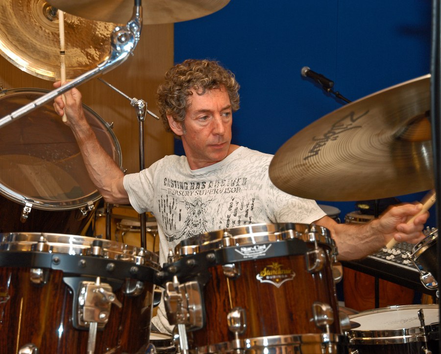Simon Phillips english-power-fusion-drummer