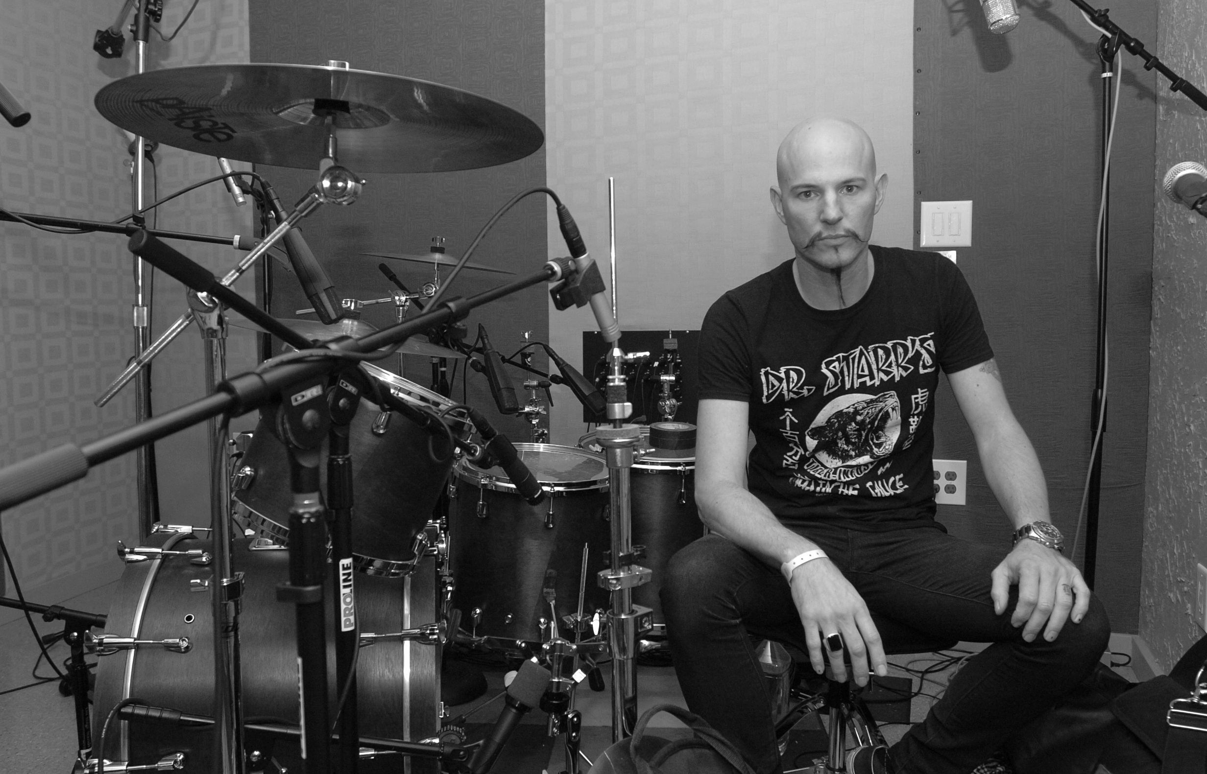 Black Swan "Shake The World"