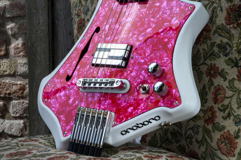 OROBORO GUITARS ecco la nuova Ecdisi